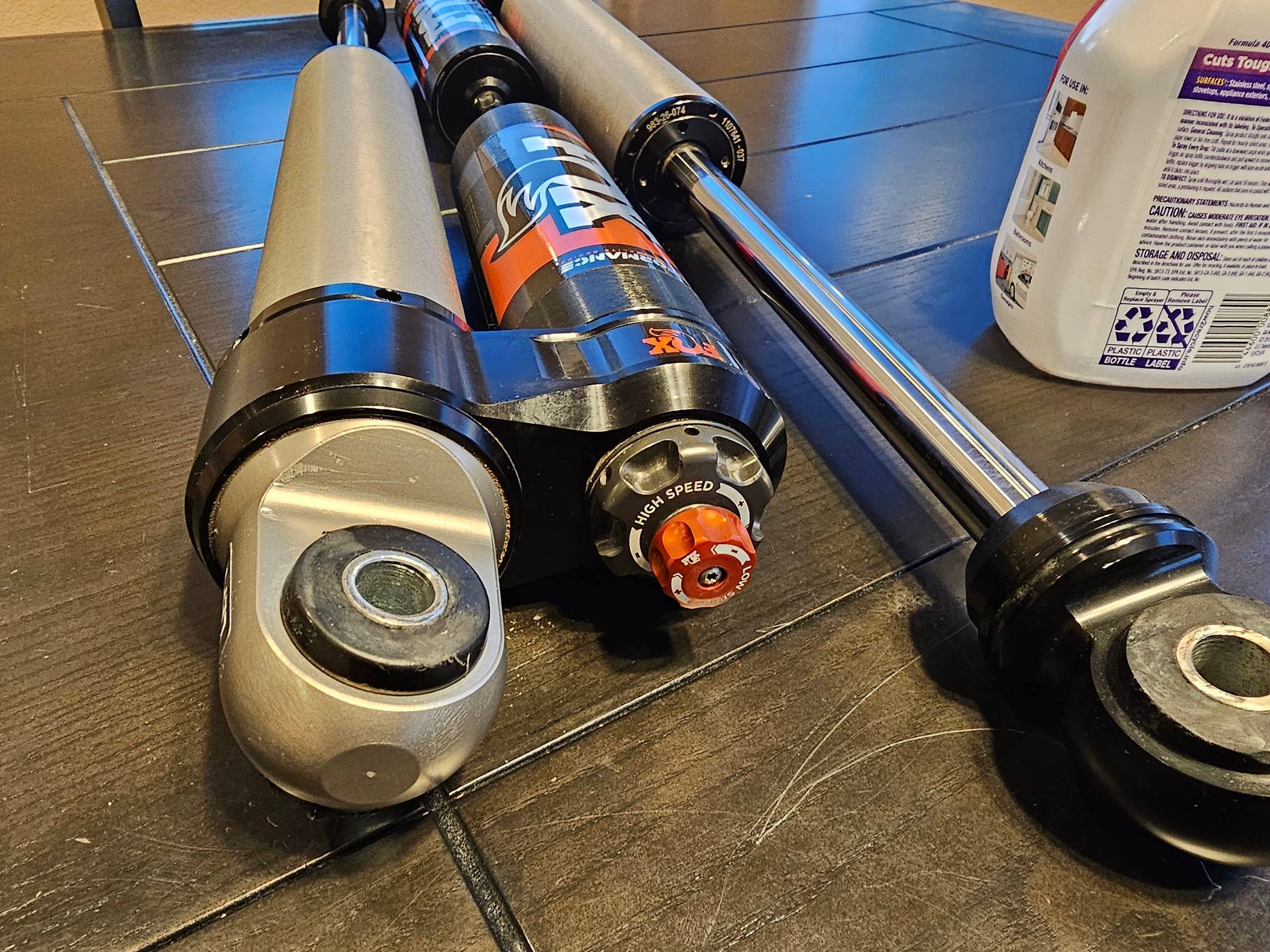 Nevada - ($1000 o.b.o) Fox 2.5 Series 2-3" Lift Rear Piggyback ...