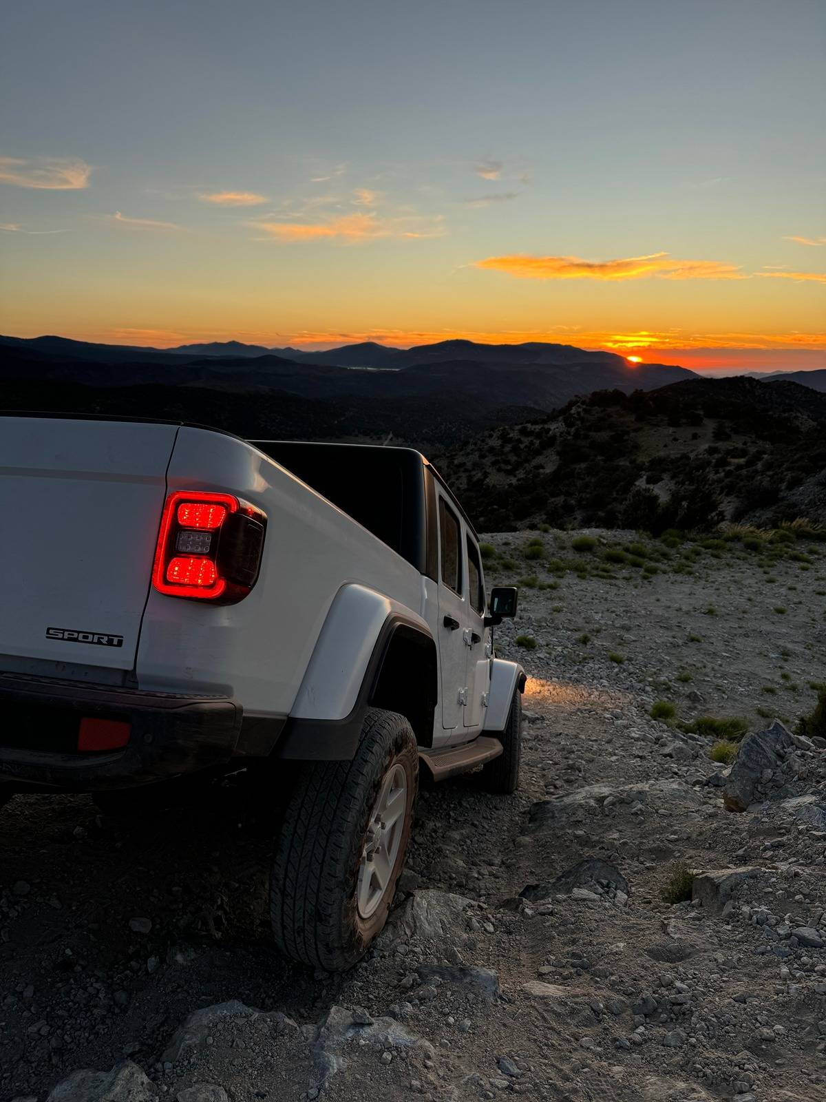 Rockcrawling Comparison: Regeared, lifted on 37s vs. bone stock Sport S ...