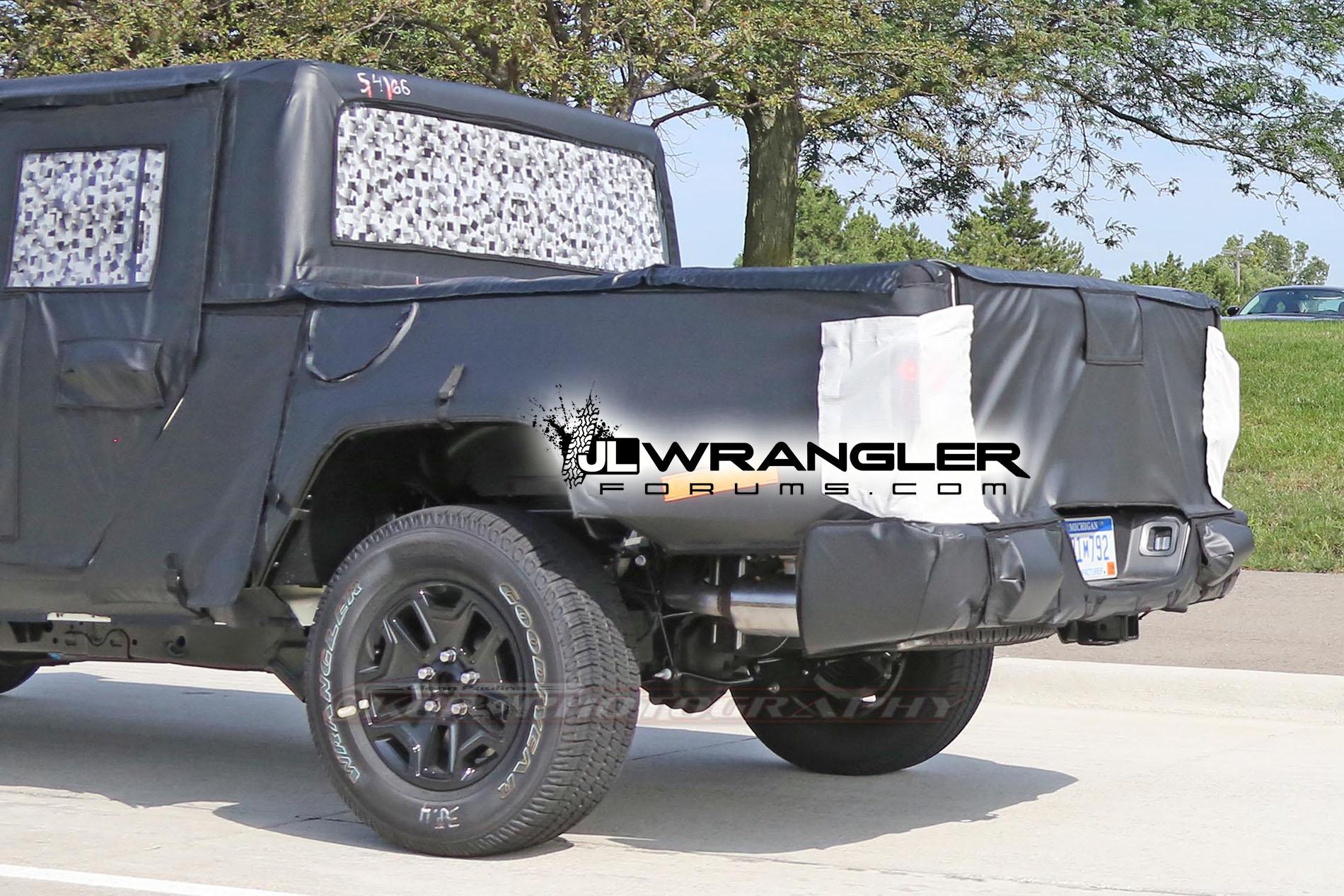 First 2020 Jeep Gladiator Pickup (JT Wrangler) Video! Testing With Crew ...