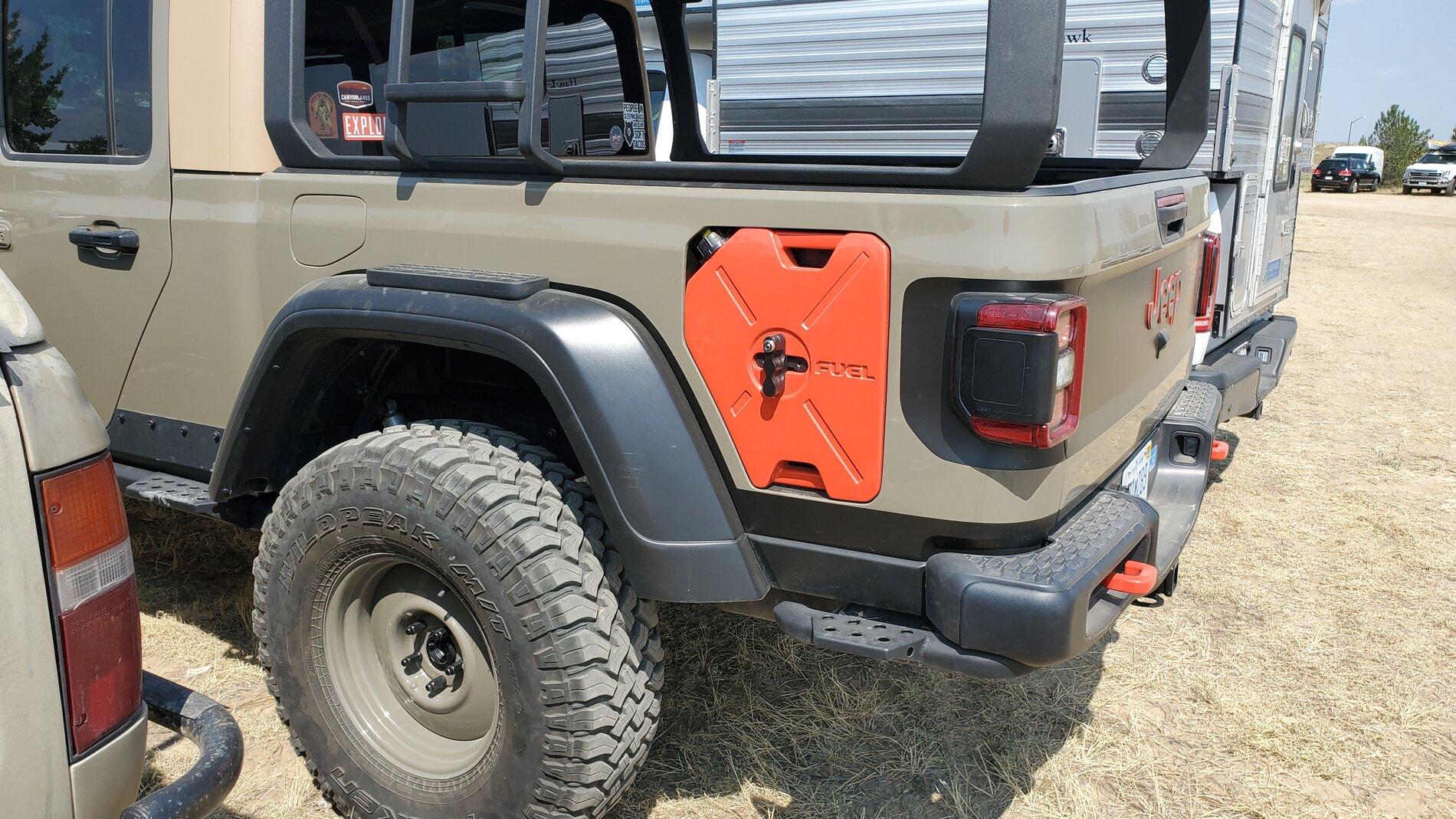 Who makes this?? Rotopax embedded in side of bed | Jeep Gladiator (JT ...