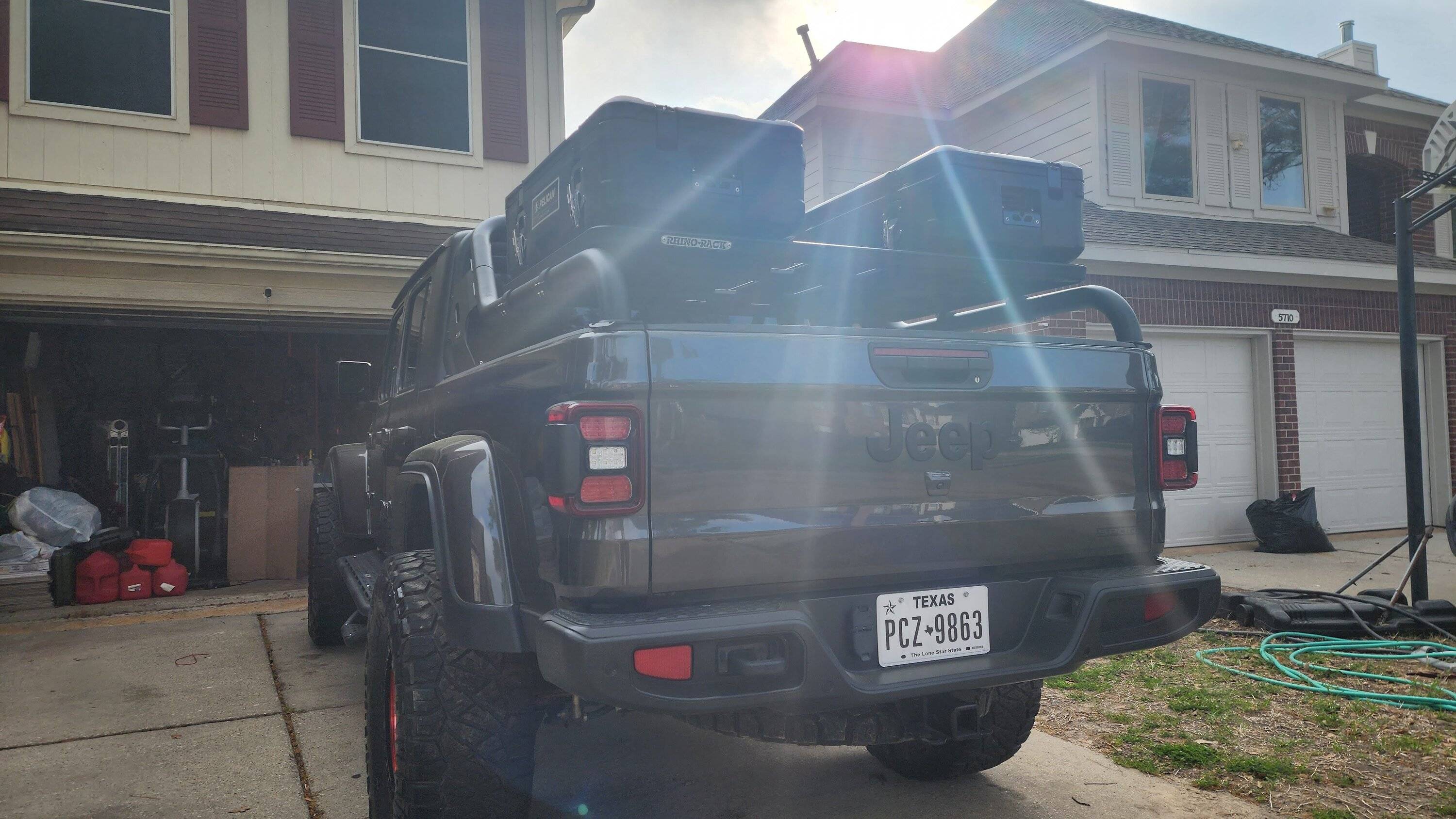 Mounted a Rhino Rack to my Maximus 3 Chase bar. | Jeep Gladiator (JT ...