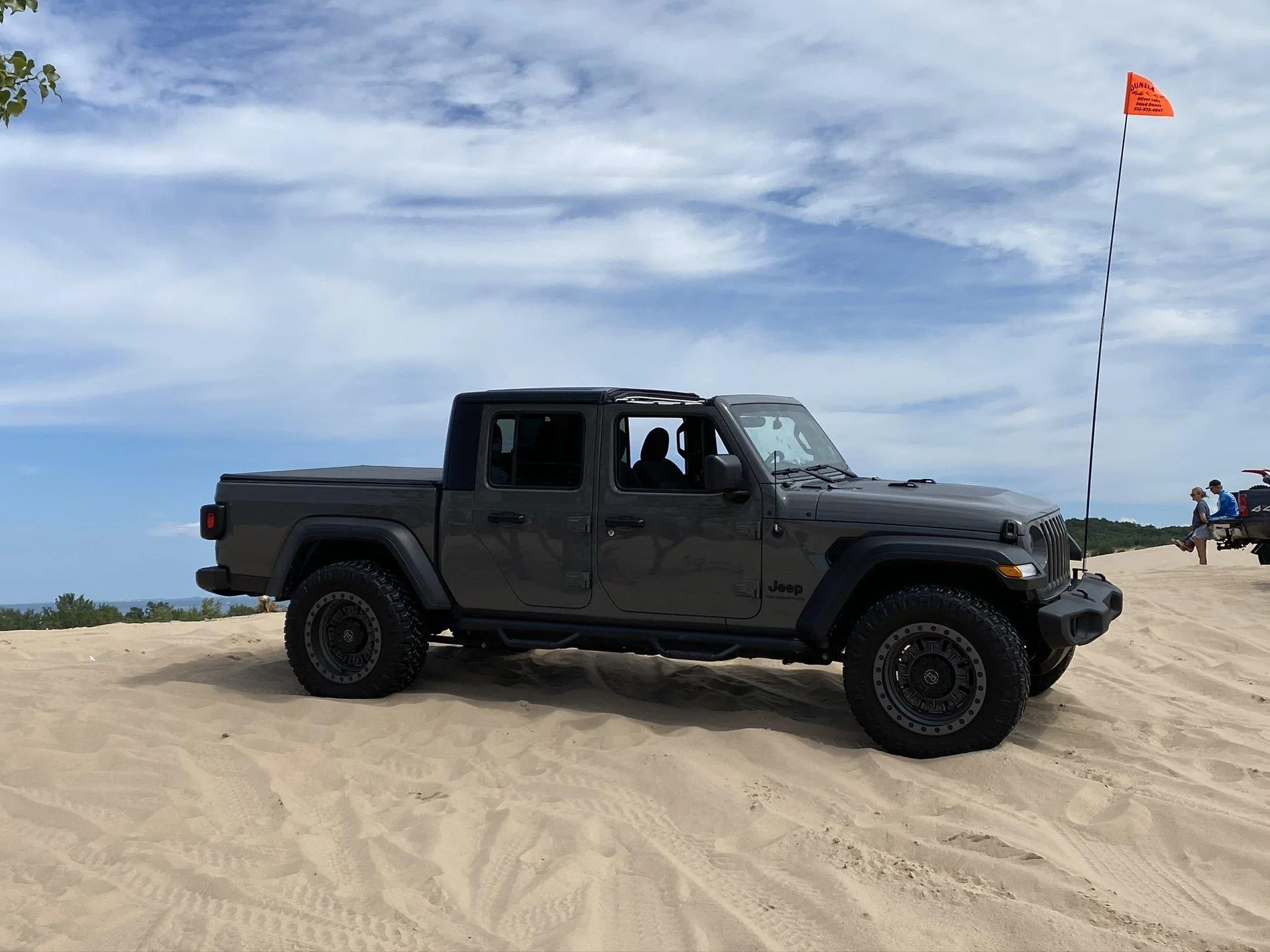 Lets see those Sport S Gladiators with 35" tires and wheels !! | Jeep ...