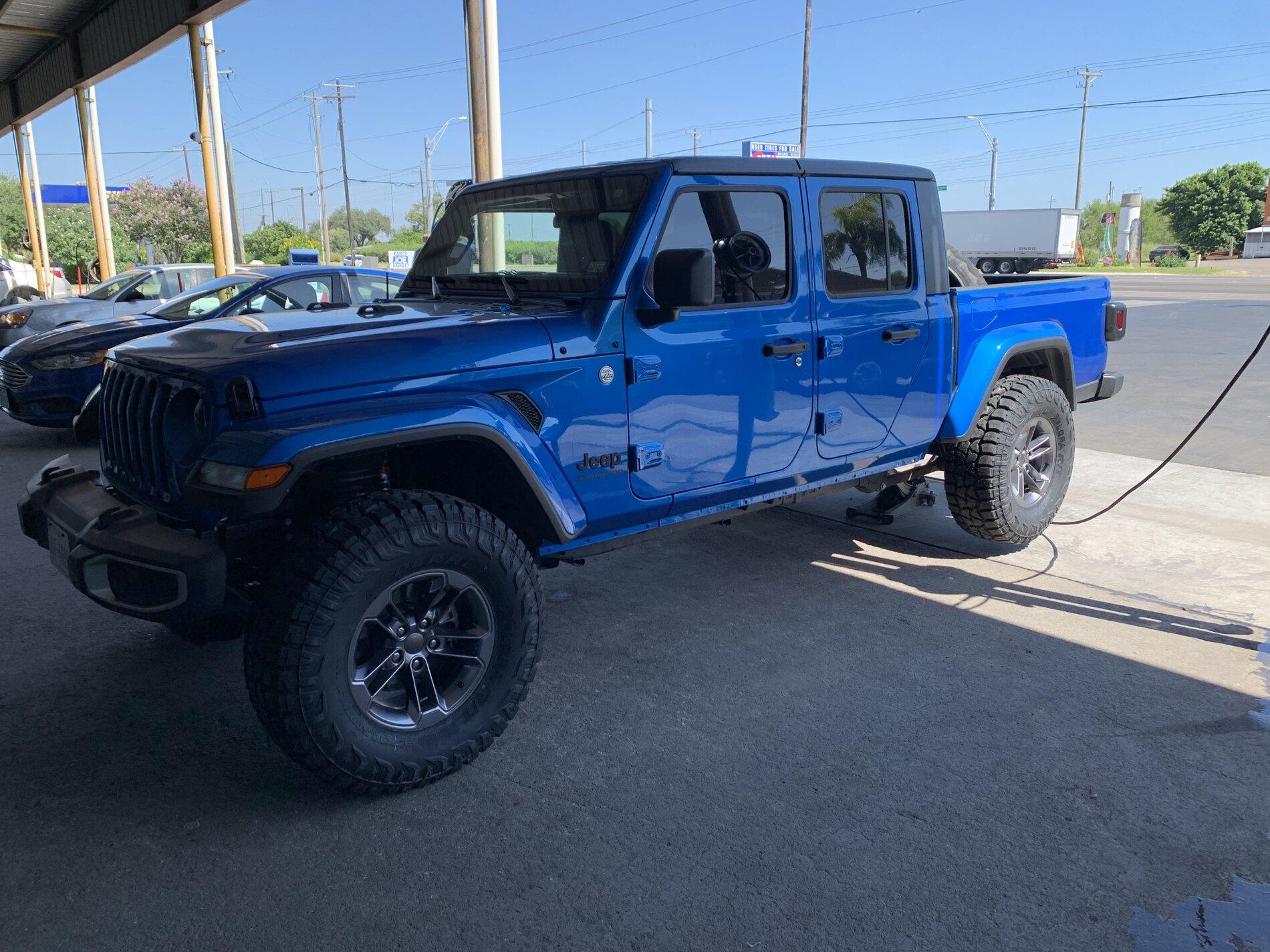 HYDRO BLUE PEARL Gladiator JT Club | Page 104 | Jeep Gladiator (JT ...