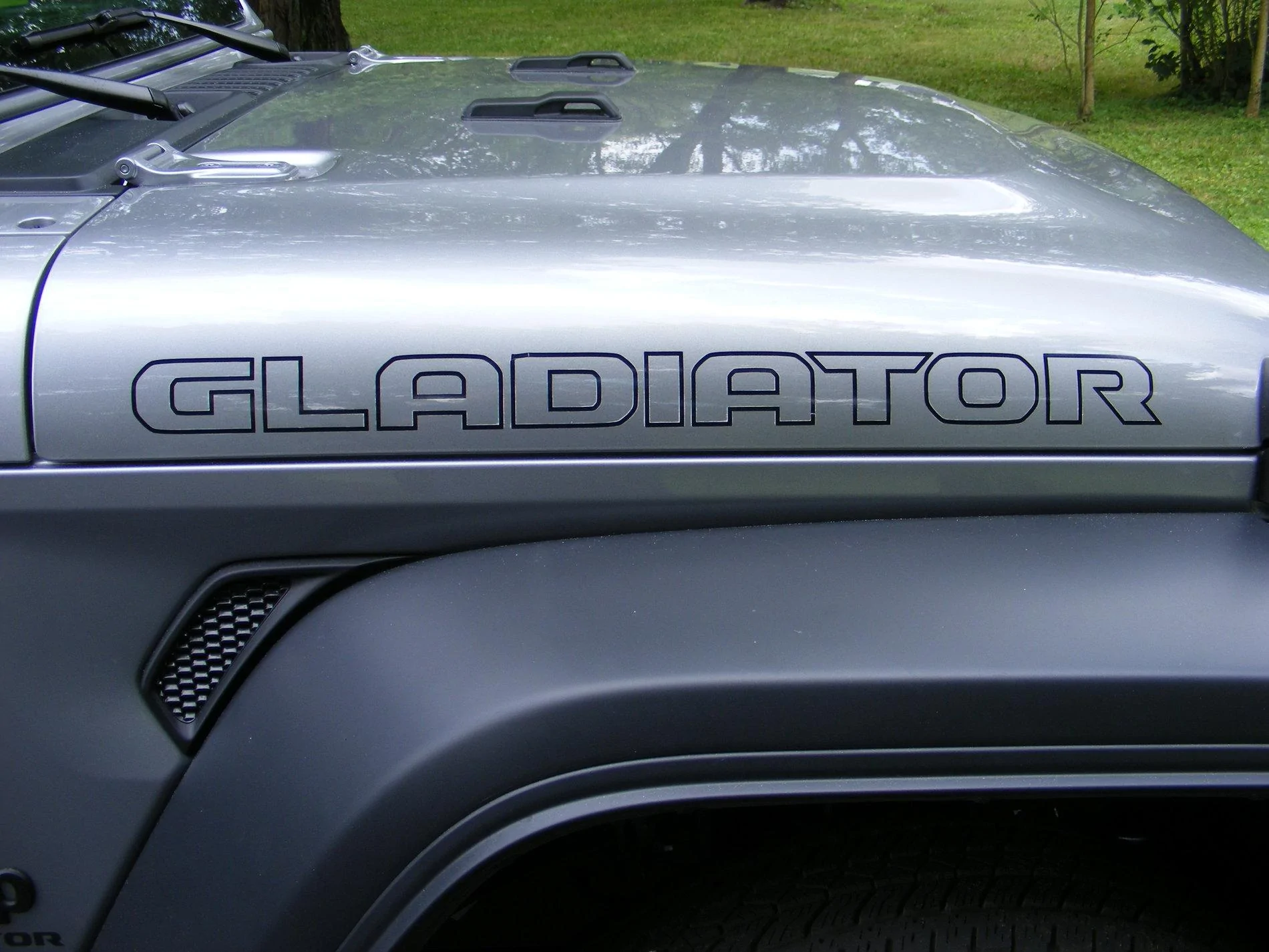 RED Rubicon Lettering on Hood (Outlined?) | Jeep Gladiator (JT) News ...