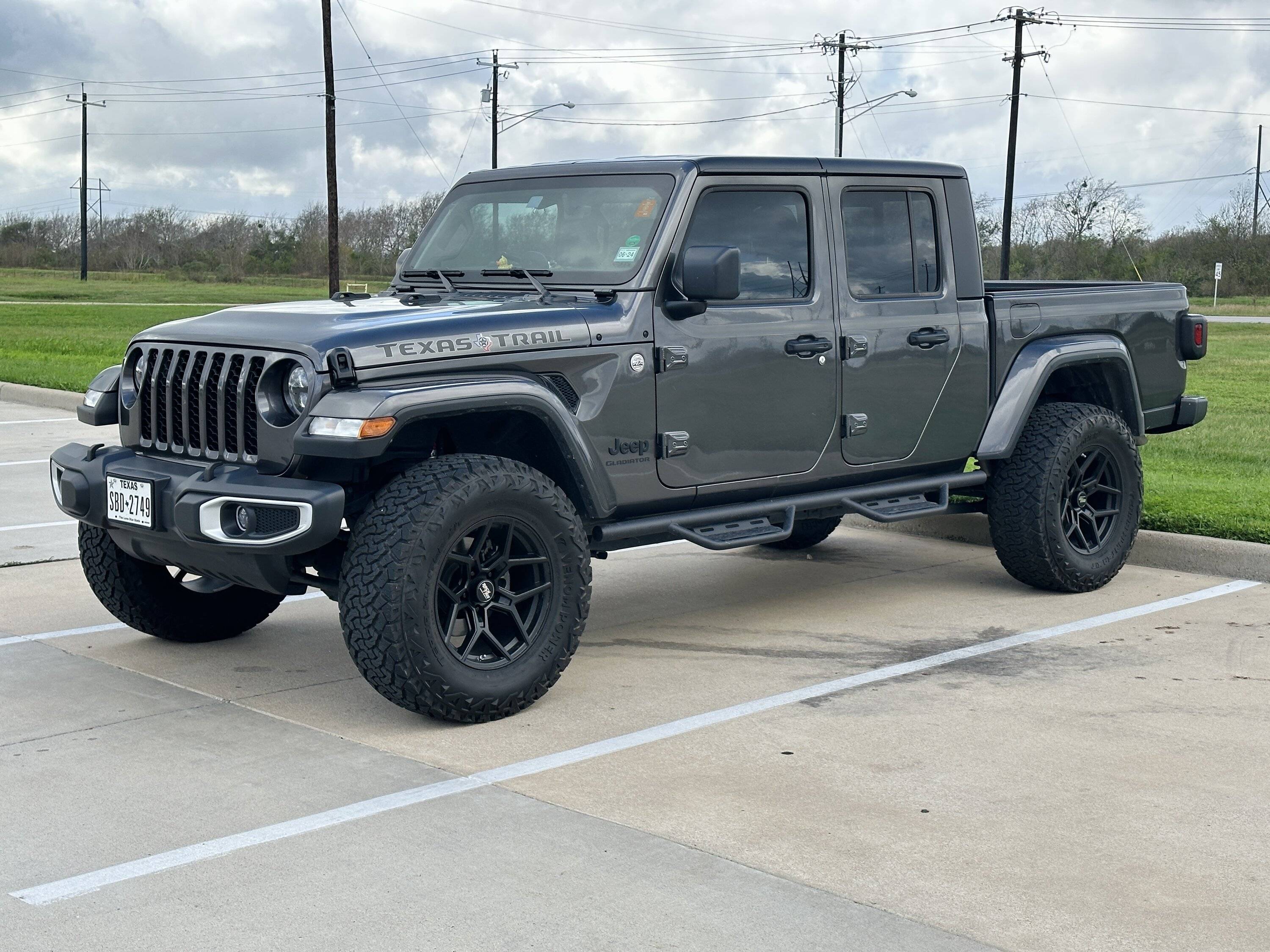 ReadyLift 2.5 SST and Rake on SPORT trim level | Jeep Gladiator (JT ...