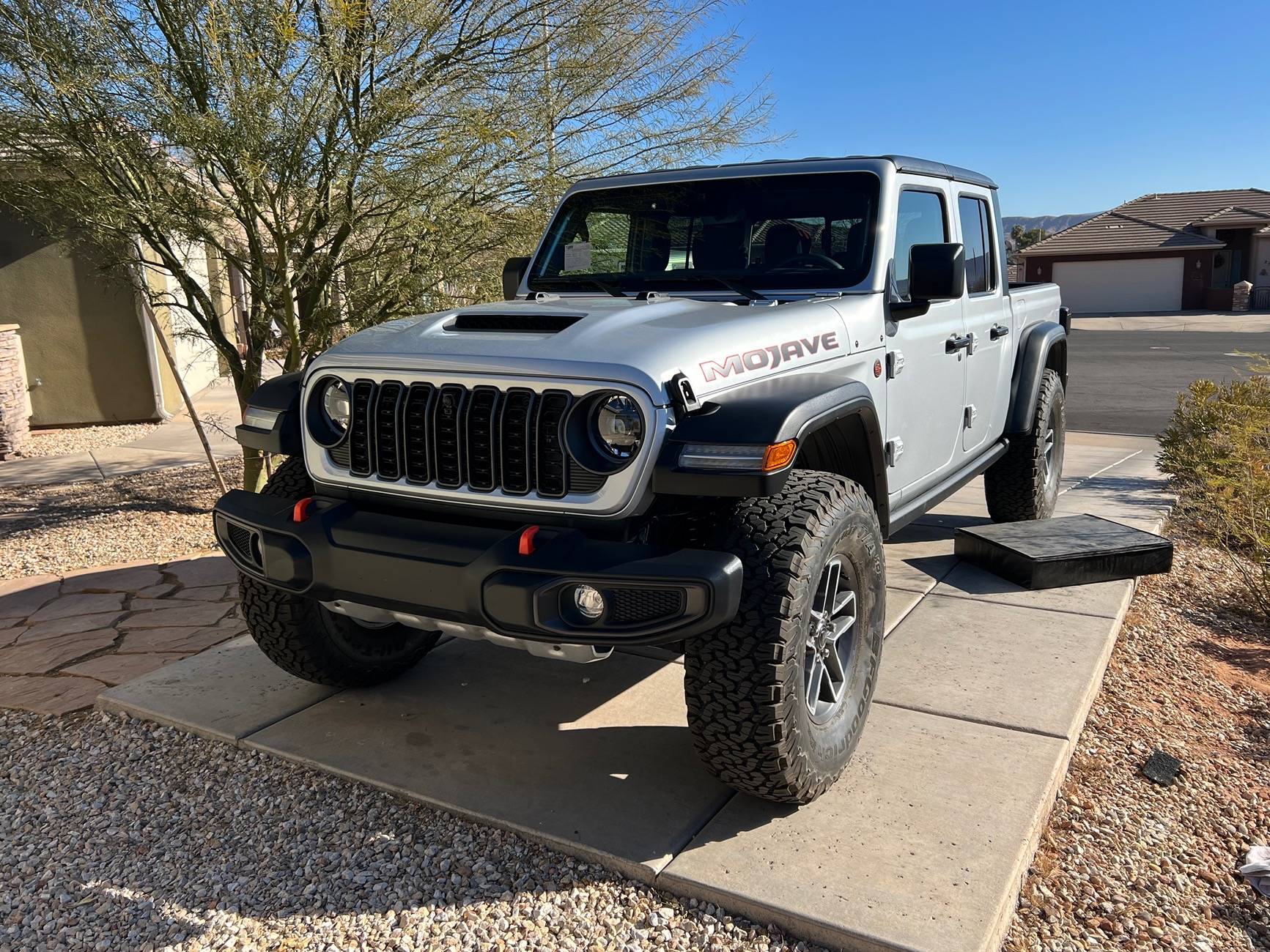295/70/17 BFG KO3 installed on stock 7.5” rims on Gladiator Mojave ...