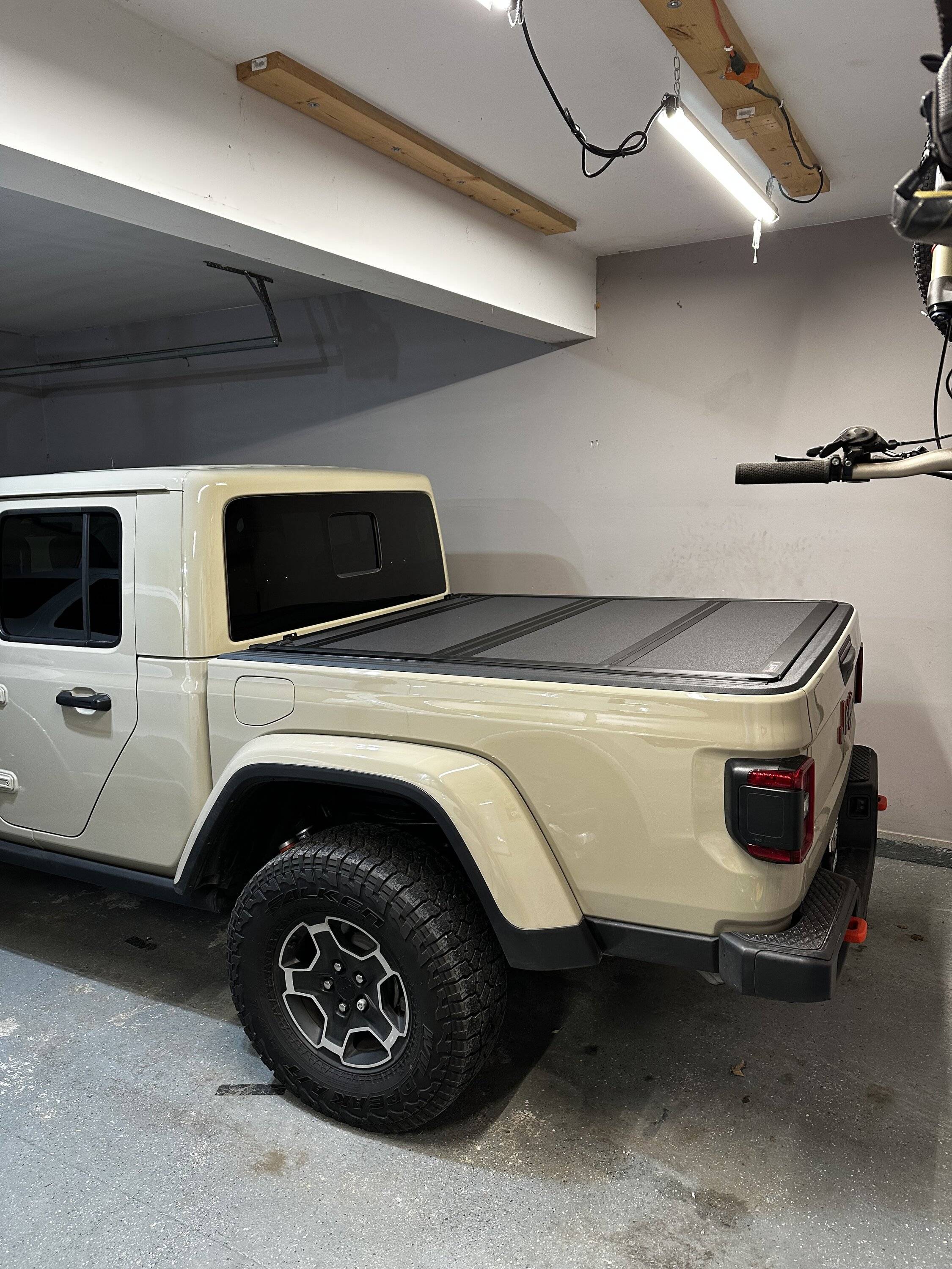 Illinois - Nearly new Backflip MX4 Tonneau | Jeep Gladiator (JT) News ...