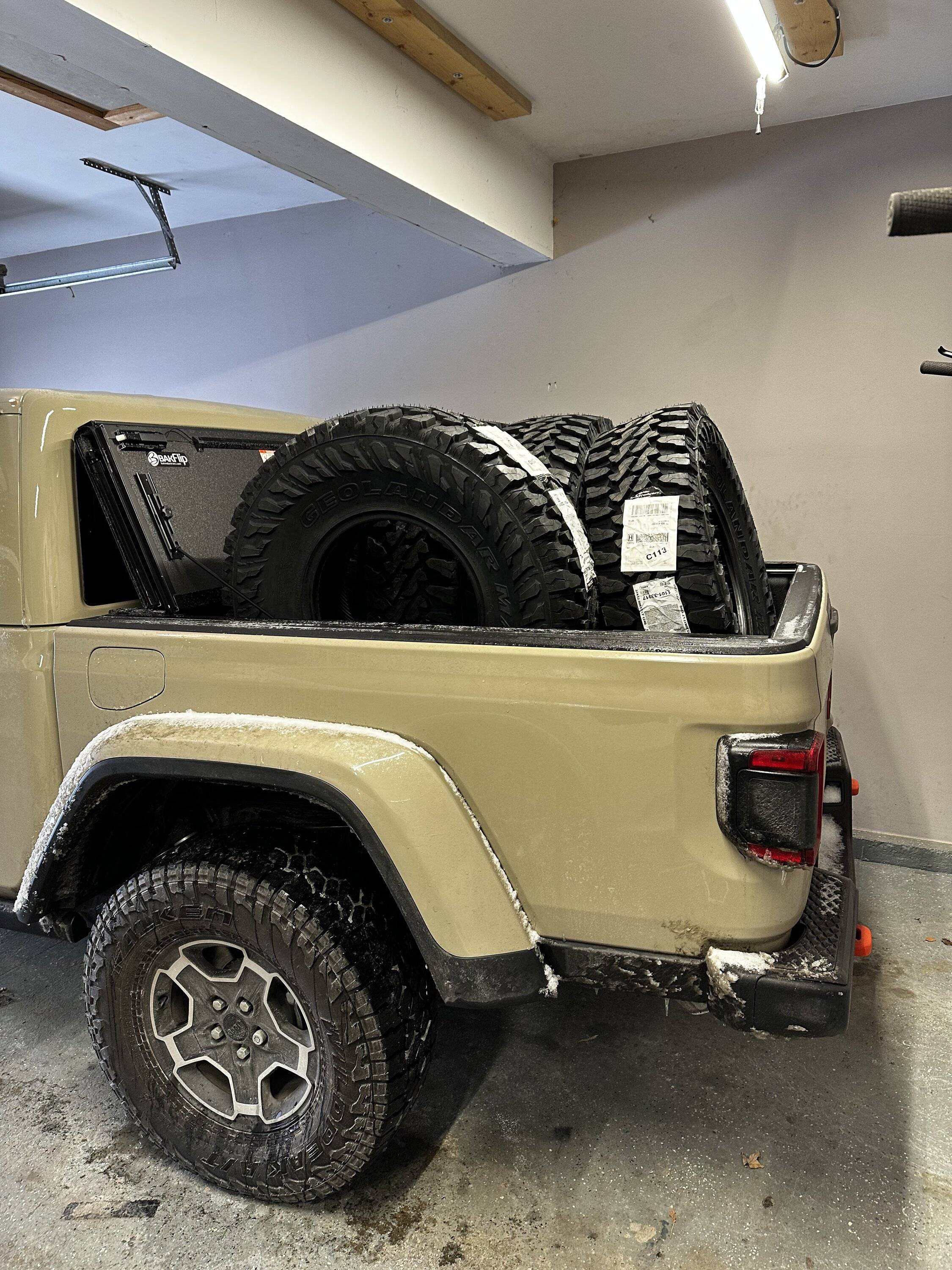 Illinois - Nearly new Backflip MX4 Tonneau | Jeep Gladiator (JT) News ...