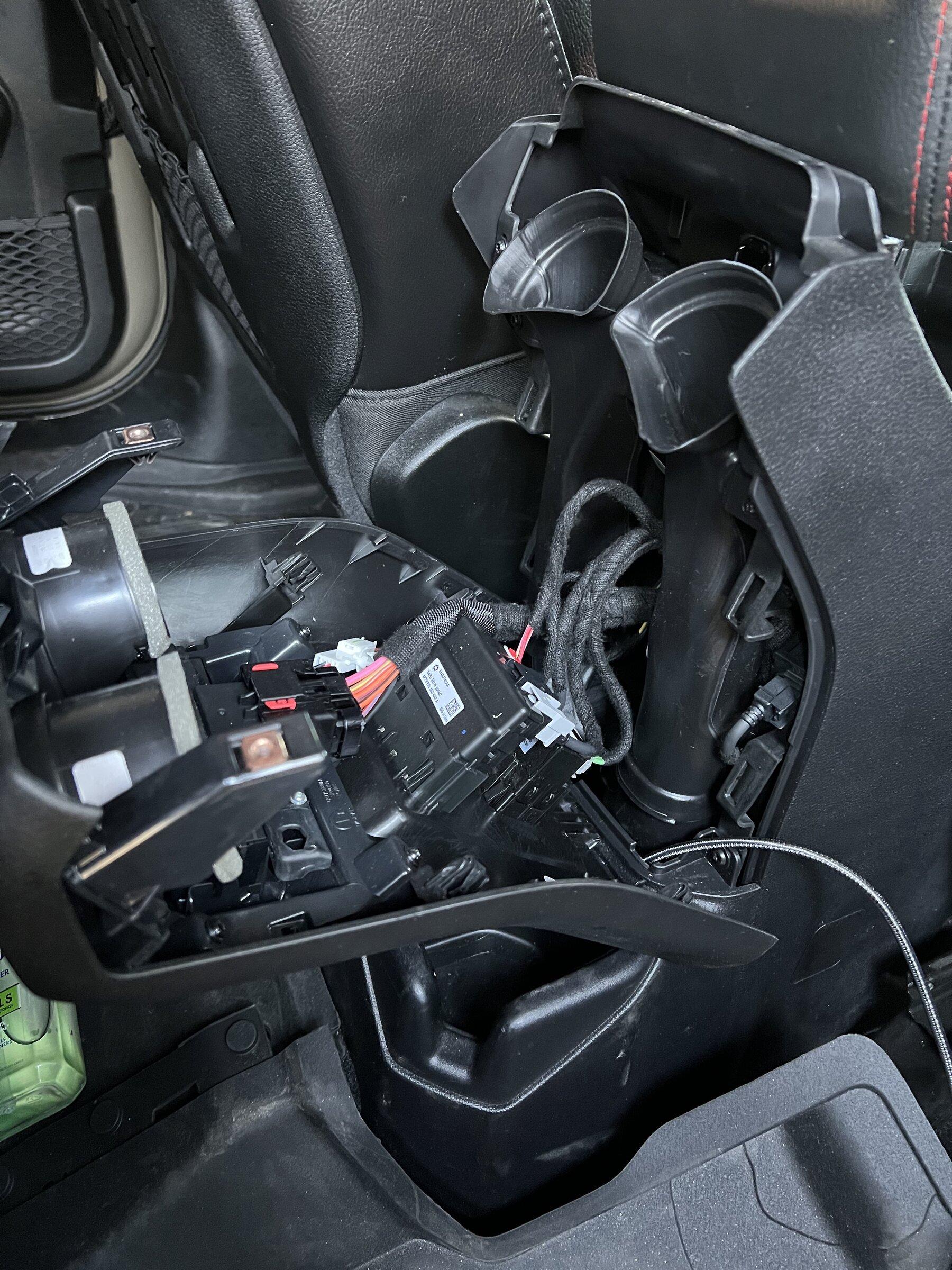 Jeep Gladiator running wire to center console USB | Jeep Gladiator (JT ...