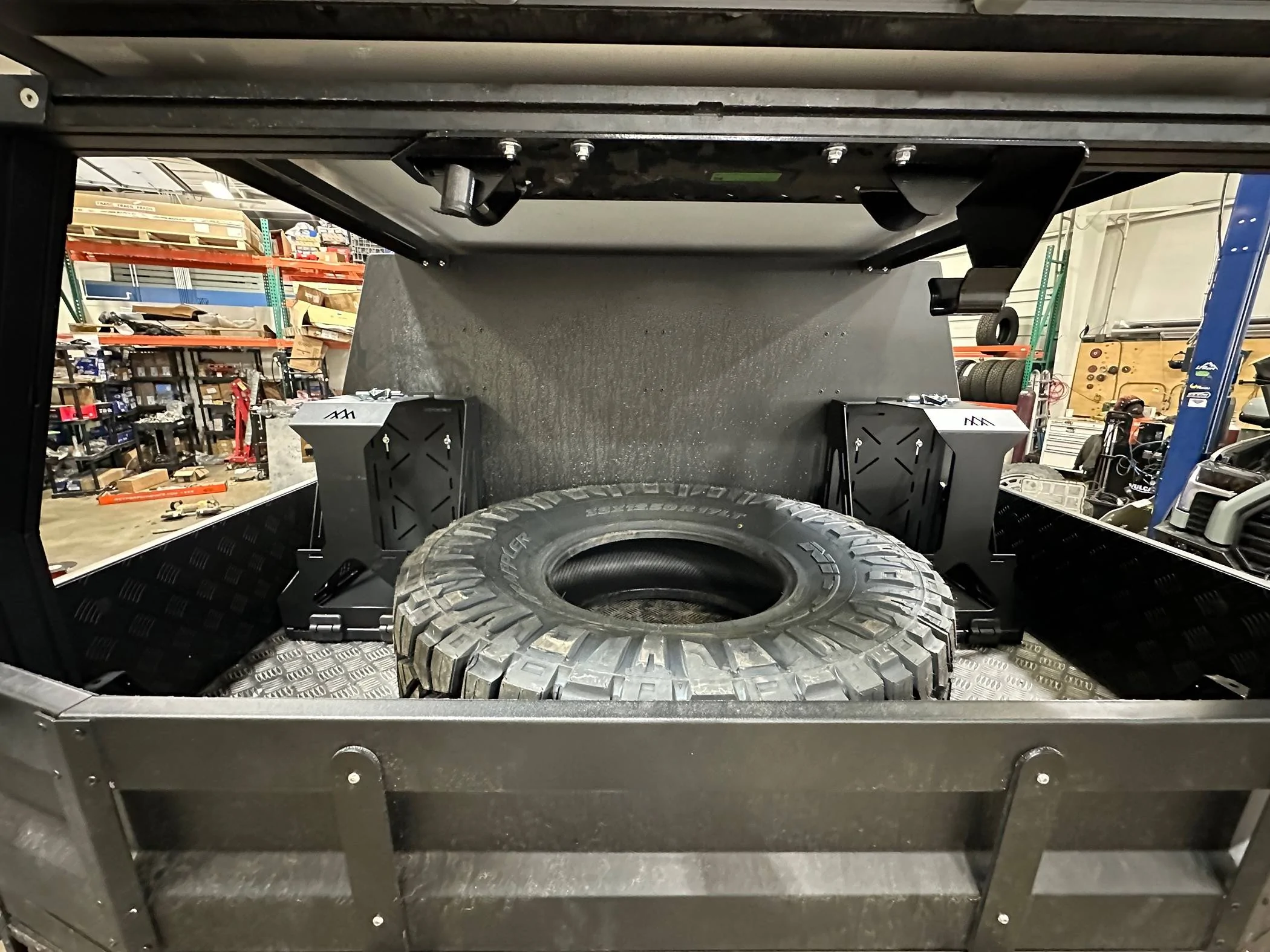 Rubi with Dirtbox Tray/Half Box. Portals | Jeep Gladiator (JT) News ...