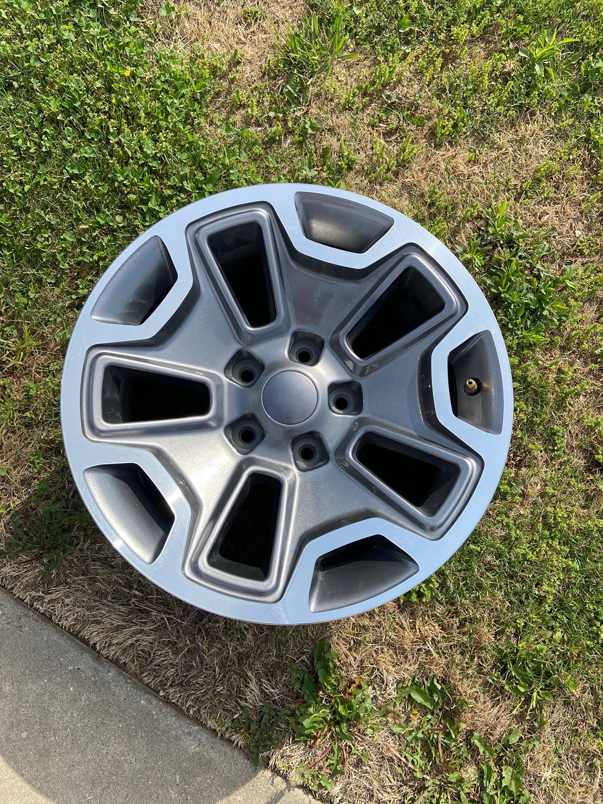 Arkansas - Quadratec Hardrock Gunmetal wheels 17 x 8.5 - 6 mo old ...