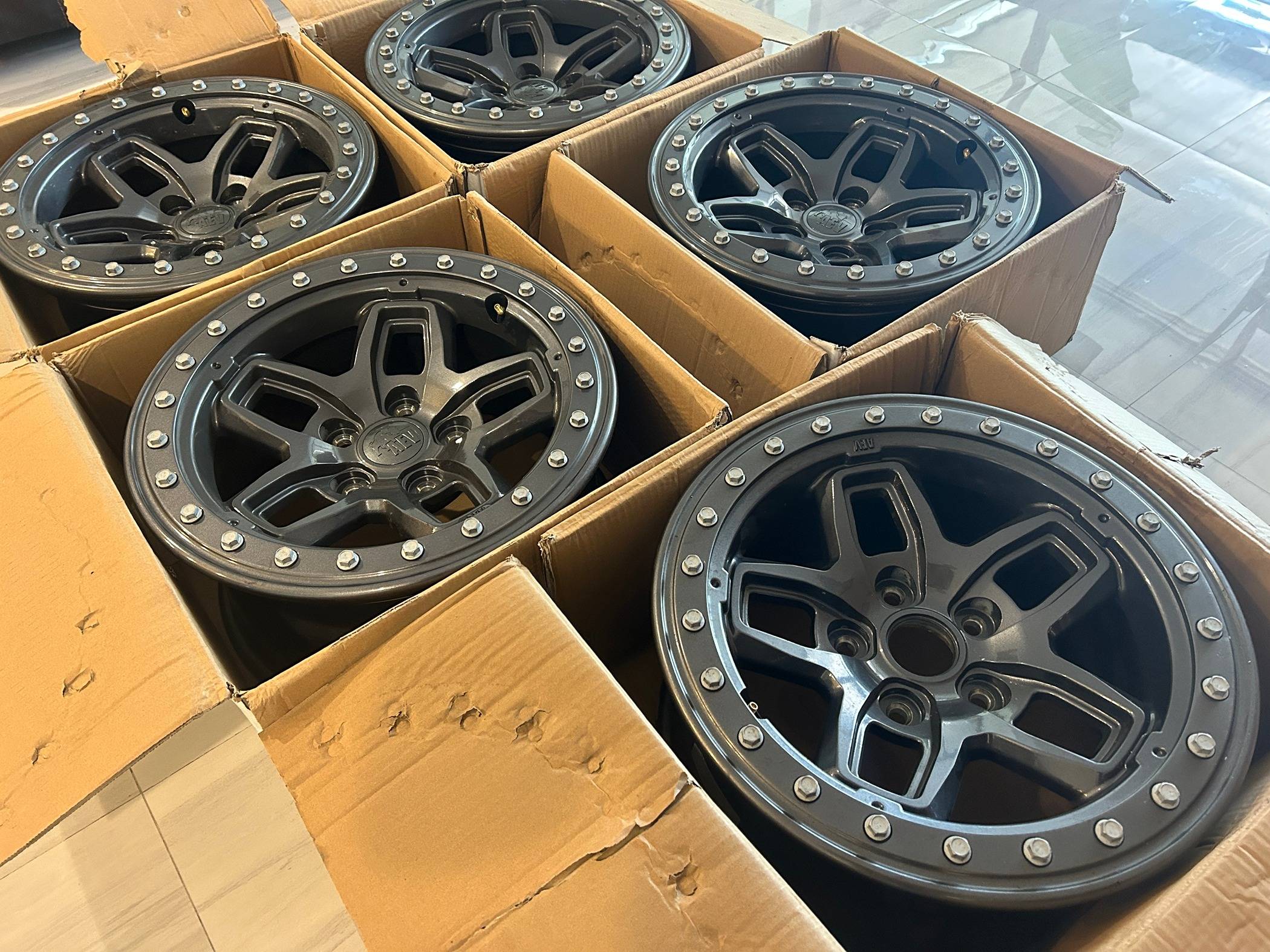 Florida - AEV Borah Onyx Black with Rings Set of (5) | Jeep Gladiator ...