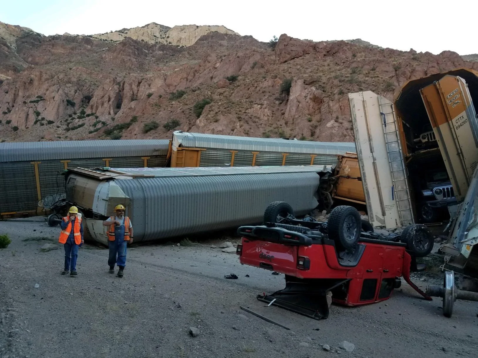 Spectacular train wreck destroys Jeep Gladiators :( | Jeep Gladiator ...