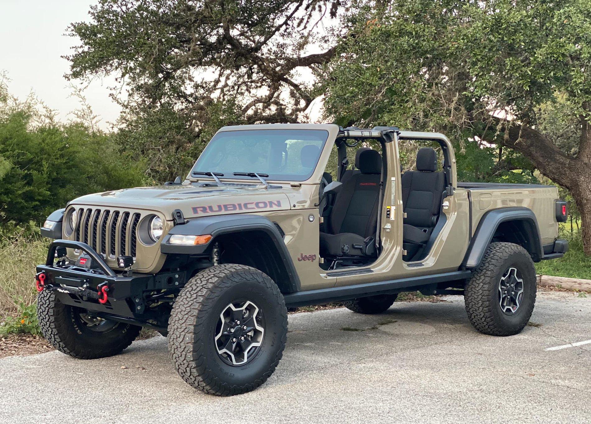 First Impression of Door and Top Removal - EASY! | Jeep Gladiator (JT ...