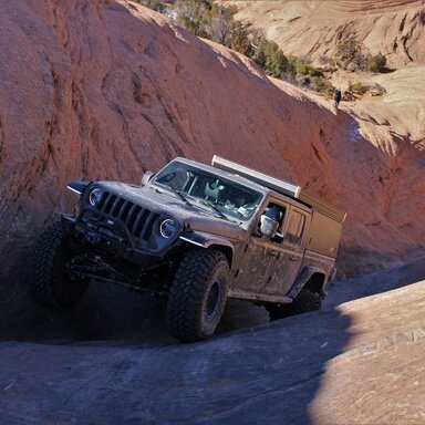 PCOR flatbed tray and canopy install project on Gladiator | Jeep ...