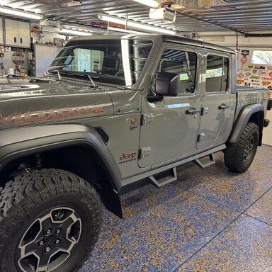 295/70/17 BFG KO3 installed on stock 7.5” rims on Gladiator Mojave ...