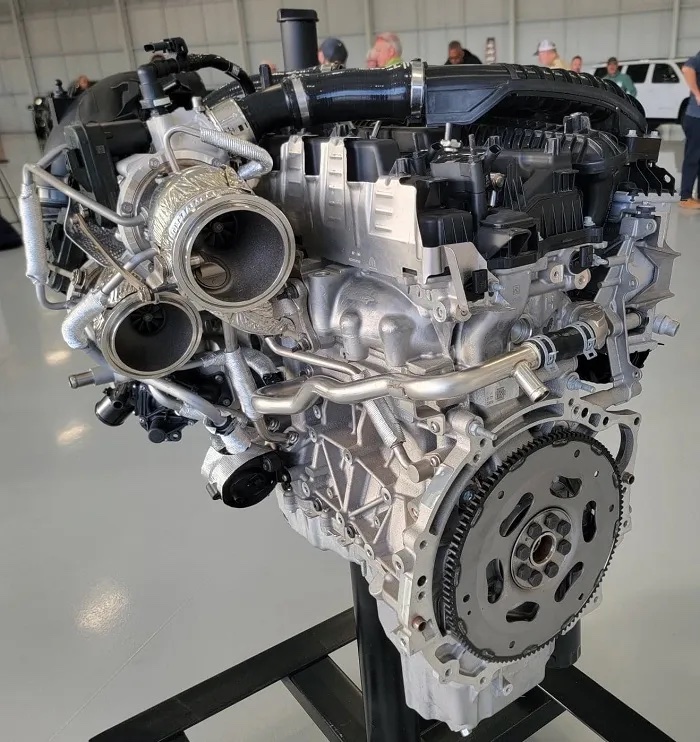 Pics of the new Hurricane twin-turbo I-6 engine live at Stellpower ...