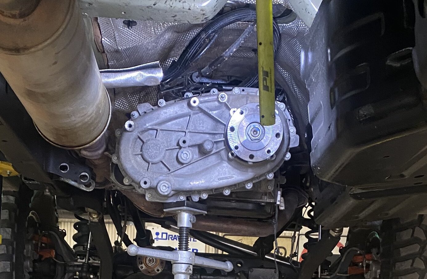 Swapped a Rubicon Transfer Case Into My Sport Today | Jeep Gladiator ...