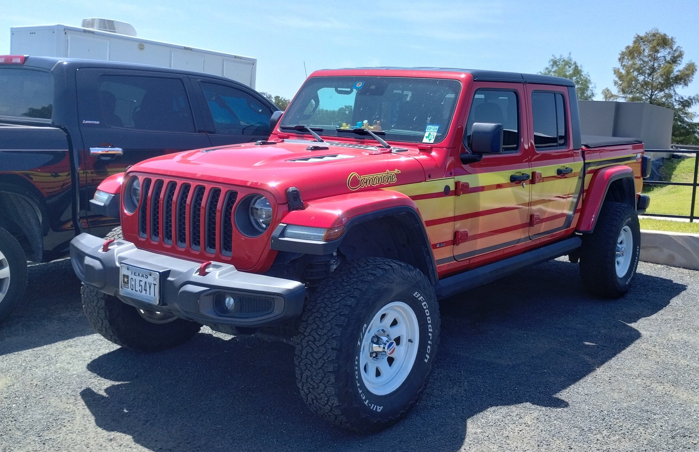 Saw this today... throwback "Comanche" Gladiator | Jeep Gladiator (JT ...