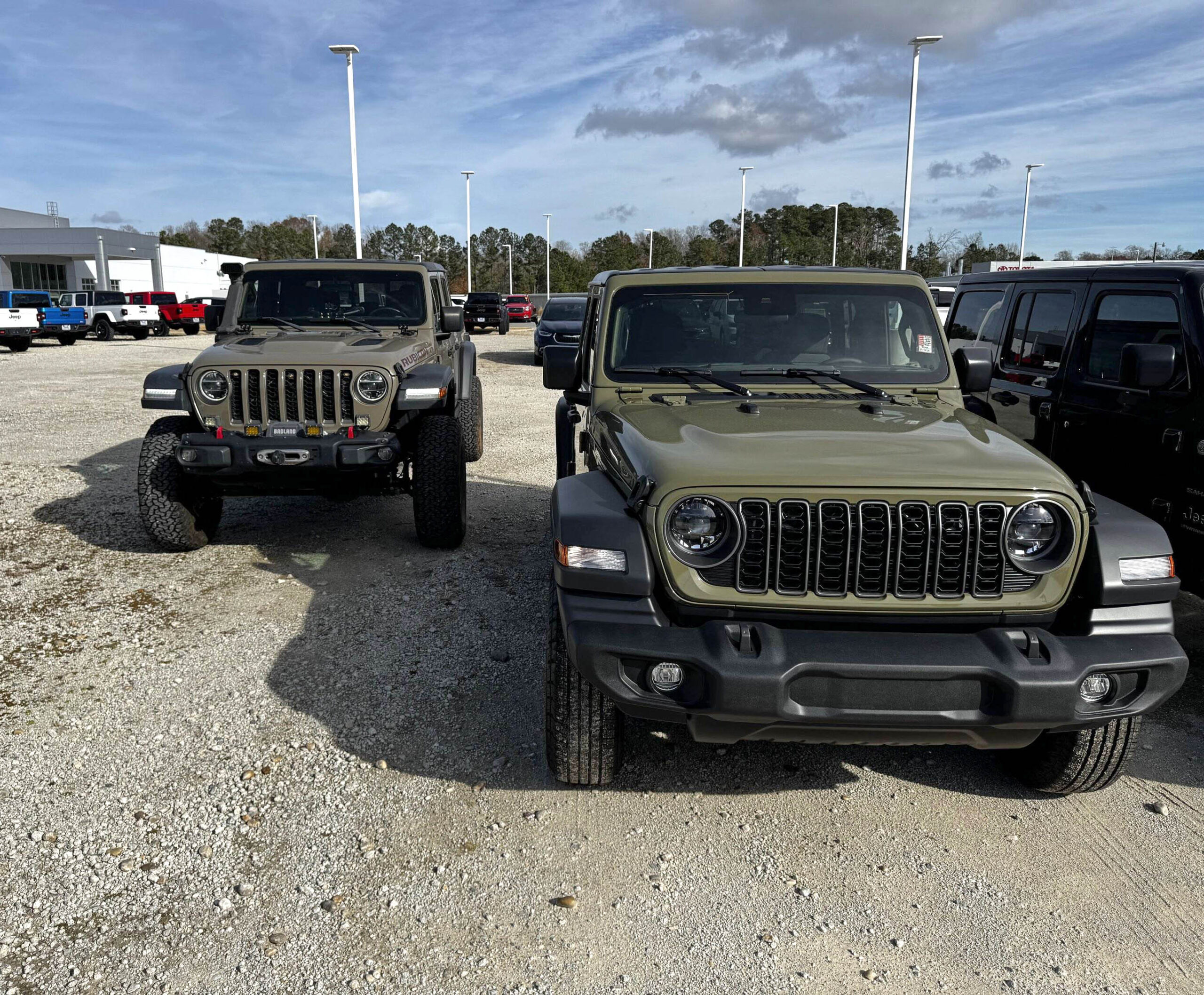 Gator vs. 41 -- color comparison photos | Jeep Gladiator (JT) News ...